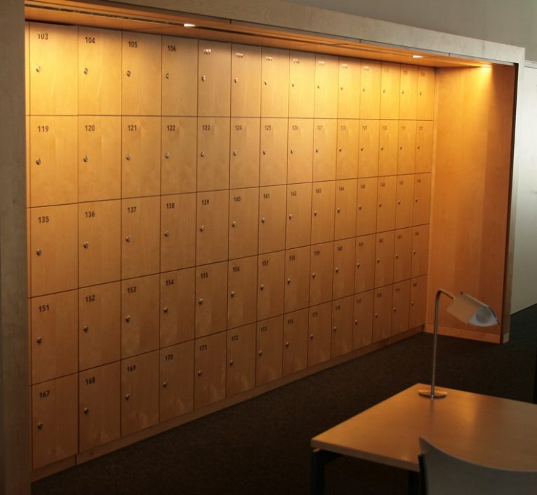 Schließfächer in der Bibliothek – Lesezeichen
